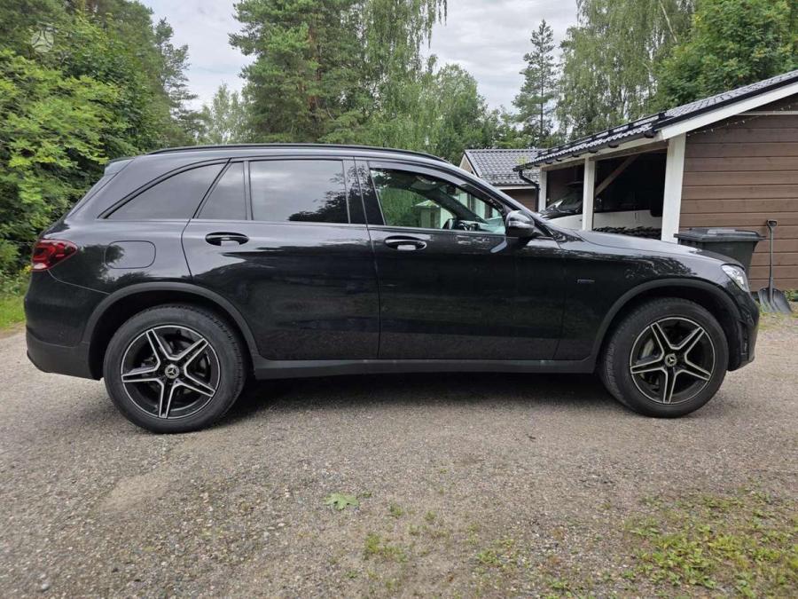 Melns Mercedes-Benz GLC 300 2021 Kauņa, ar dzinēja tilpumu 1.95 L un nobraukumu 186 tūkst. km par 26000 €, foto 5 vietnē AUTOMOTO.COM.LV