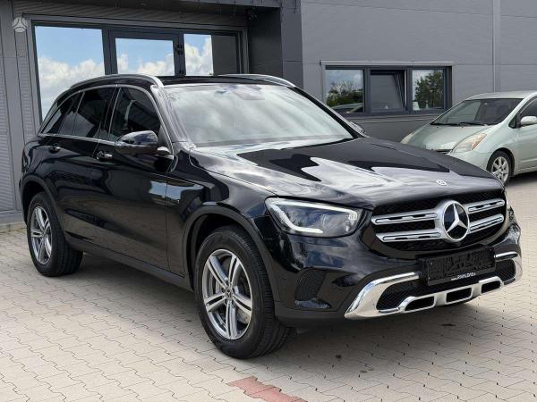 Melns Mercedes-Benz GLC 300 2021 Šauļi, ar dzinēja tilpumu 1.95 L un nobraukumu 105 tūkst. km par 33990 €, foto 2 vietnē AUTOMOTO.COM.LV
