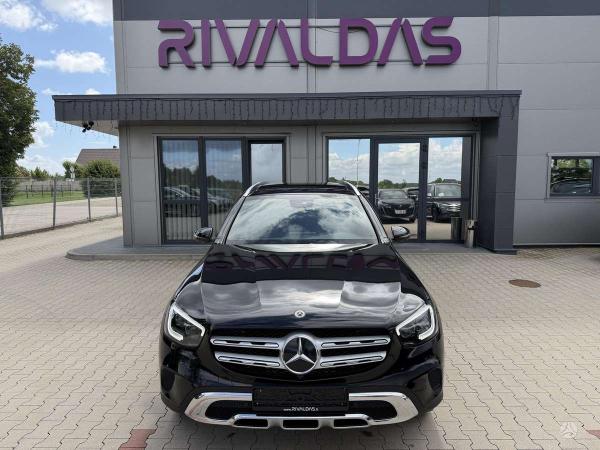 Melns Mercedes-Benz GLC 300 2021 Šauļi, ar dzinēja tilpumu 1.95 L un nobraukumu 105 tūkst. km par 33990 €, foto 4 vietnē AUTOMOTO.COM.LV