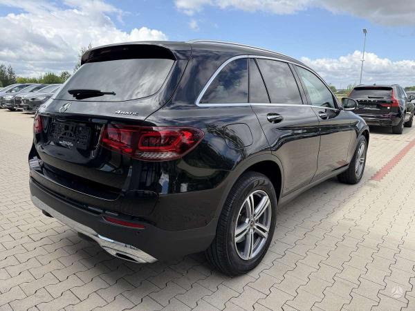 Melns Mercedes-Benz GLC 300 2021 Šauļi, ar dzinēja tilpumu 1.95 L un nobraukumu 105 tūkst. km par 33990 €, foto 10 vietnē AUTOMOTO.COM.LV