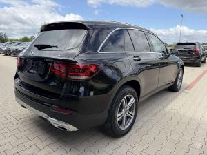 Черный Мерседес GLC 300 2021 в Шяуляй, объемом двигателя 1.95 л и пробегом 105 тыс. км за 33990 €, фото 11 на AUTOMOTO.COM.LV