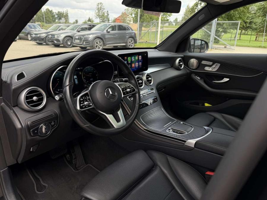 Черный Мерседес GLC 300 2021 в Шяуляй, объемом двигателя 1.95 л и пробегом 105 тыс. км за 33990 €, фото 13 на AUTOMOTO.COM.LV