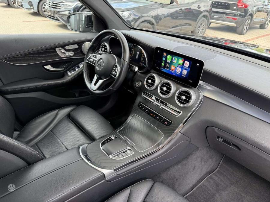 Черный Мерседес GLC 300 2021 в Шяуляй, объемом двигателя 1.95 л и пробегом 105 тыс. км за 33990 €, фото 18 на AUTOMOTO.COM.LV
