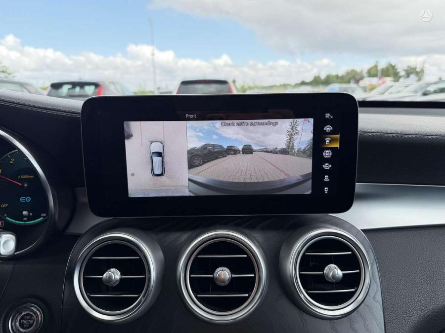 Черный Мерседес GLC 300 2021 в Шяуляй, объемом двигателя 1.95 л и пробегом 105 тыс. км за 33990 €, фото 29 на AUTOMOTO.COM.LV