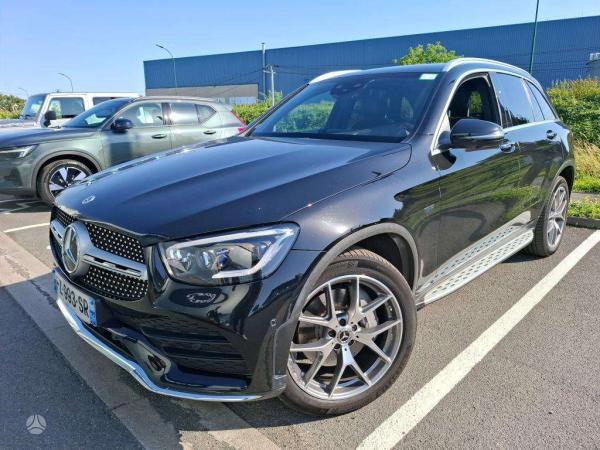 Black Mercedes-Benz GLC 300 2021 in Siauliai, with an engine capacity of 1.95 L and mileage of 143 thousand km for 34990 €, photo 1 on AUTOMOTO.COM.LV