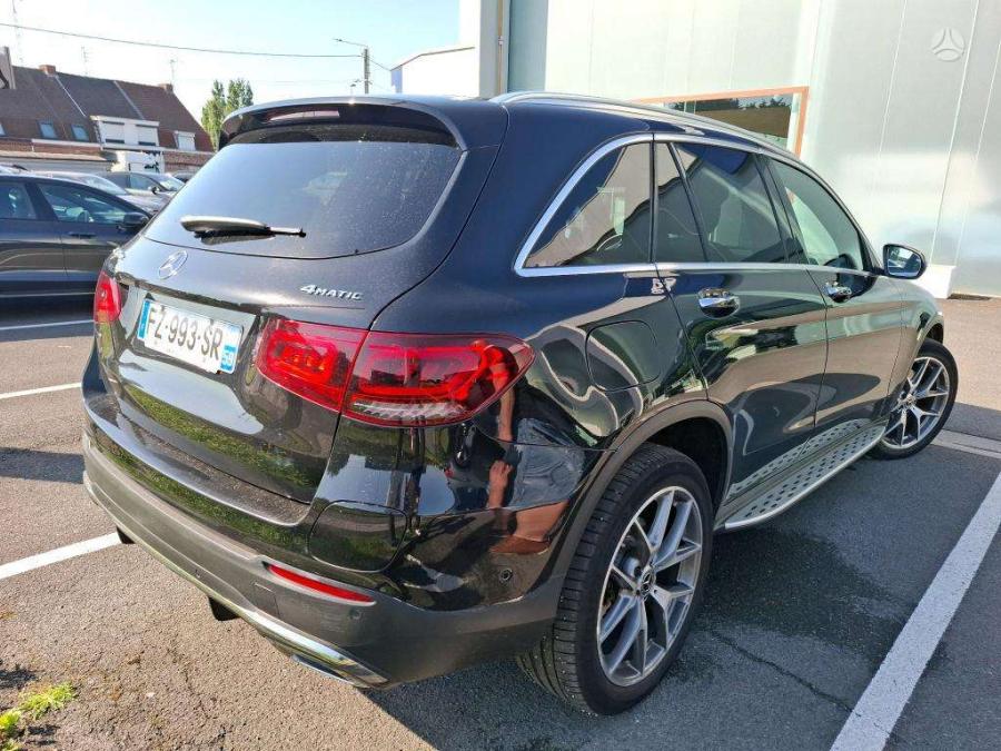 Melns Mercedes-Benz GLC 300 2021 Šauļi, ar dzinēja tilpumu 1.95 L un nobraukumu 143 tūkst. km par 34990 €, foto 3 vietnē AUTOMOTO.COM.LV