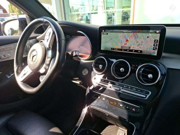Black Mercedes-Benz GLC 300 2021 in Siauliai, with an engine capacity of 1.95 L and mileage of 143 thousand km for 34990 €, photo 3 on AUTOMOTO.COM.LV