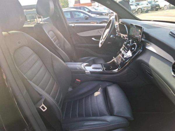 Black Mercedes-Benz GLC 300 2021 in Siauliai, with an engine capacity of 1.95 L and mileage of 143 thousand km for 34990 €, photo 4 on AUTOMOTO.COM.LV
