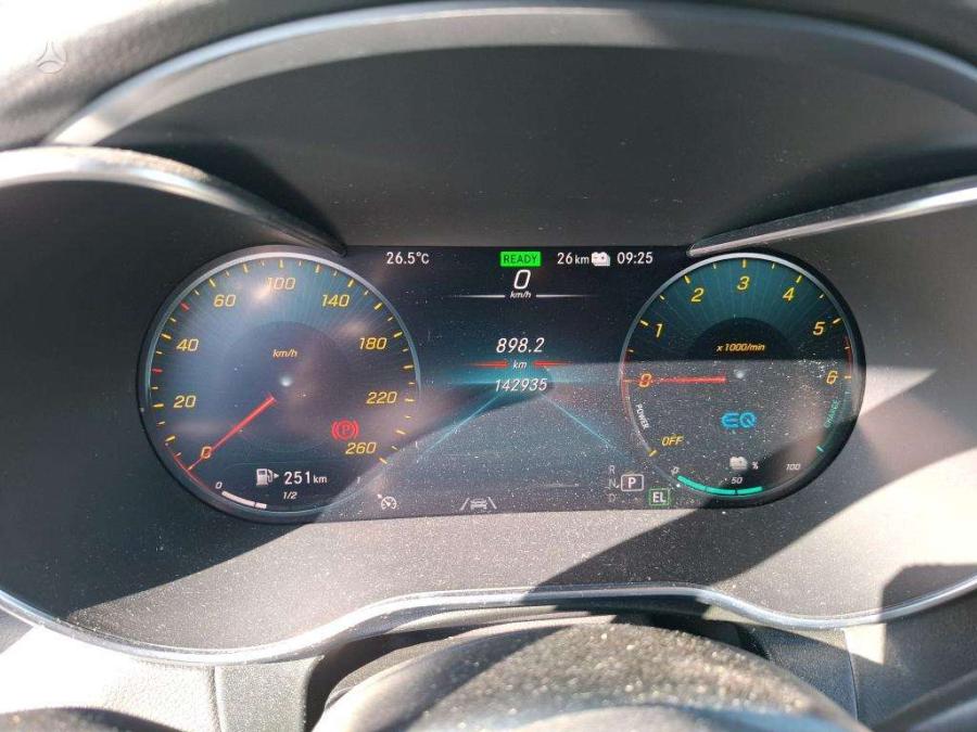 Melns Mercedes-Benz GLC 300 2021 Šauļi, ar dzinēja tilpumu 1.95 L un nobraukumu 143 tūkst. km par 34990 €, foto 6 vietnē AUTOMOTO.COM.LV