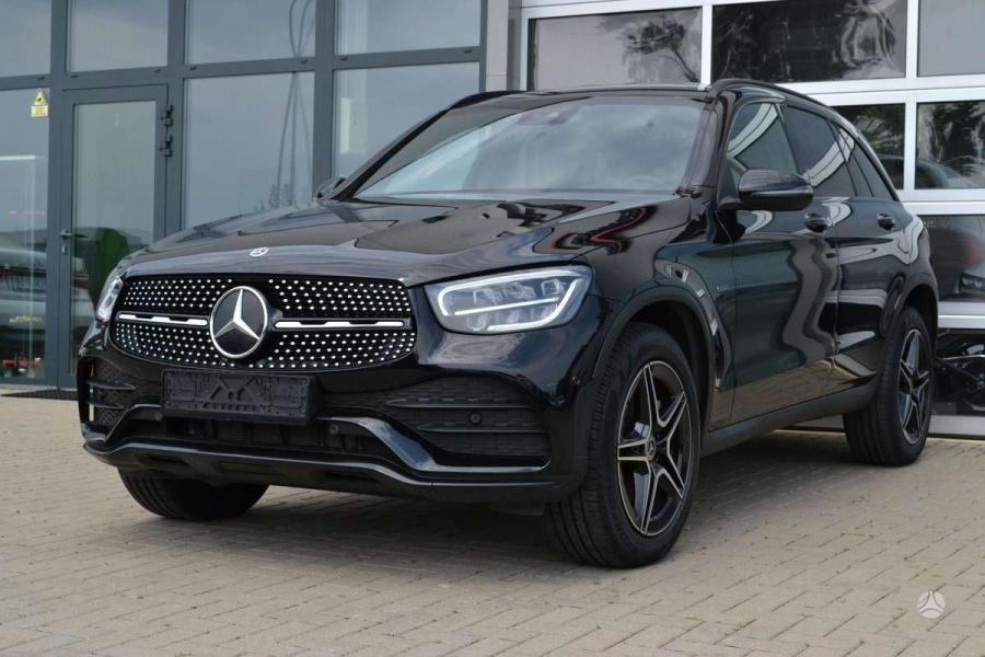 Melns Mercedes-Benz GLC 300 2021 Viļņa, ar dzinēja tilpumu 1.95 L un nobraukumu 169 tūkst. km par 30000 €, foto 3 vietnē AUTOMOTO.COM.LV