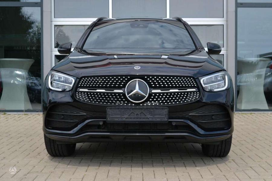Melns Mercedes-Benz GLC 300 2021 Viļņa, ar dzinēja tilpumu 1.95 L un nobraukumu 169 tūkst. km par 30000 €, foto 4 vietnē AUTOMOTO.COM.LV