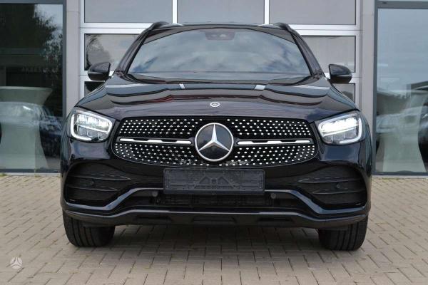 Melns Mercedes-Benz GLC 300 2021 Viļņa, ar dzinēja tilpumu 1.95 L un nobraukumu 169 tūkst. km par 30000 €, foto 4 vietnē AUTOMOTO.COM.LV