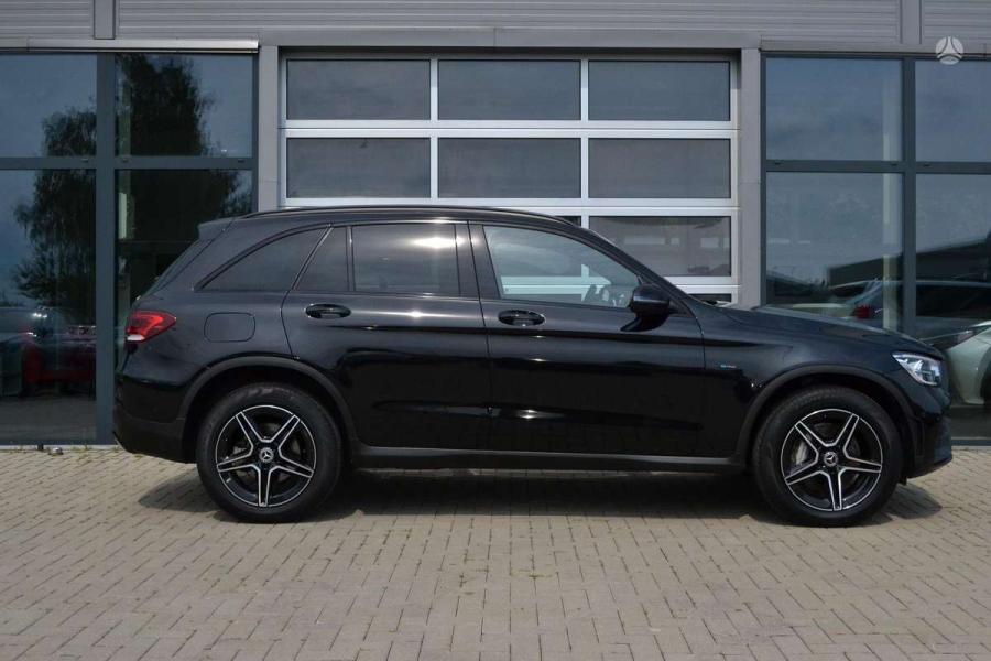 Melns Mercedes-Benz GLC 300 2021 Viļņa, ar dzinēja tilpumu 1.95 L un nobraukumu 169 tūkst. km par 30000 €, foto 7 vietnē AUTOMOTO.COM.LV