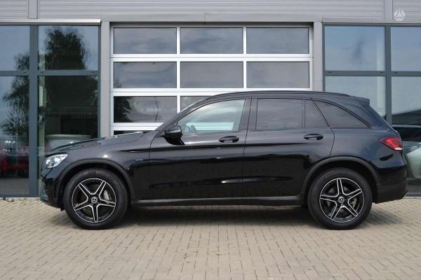 Melns Mercedes-Benz GLC 300 2021 Viļņa, ar dzinēja tilpumu 1.95 L un nobraukumu 169 tūkst. km par 30000 €, foto 7 vietnē AUTOMOTO.COM.LV