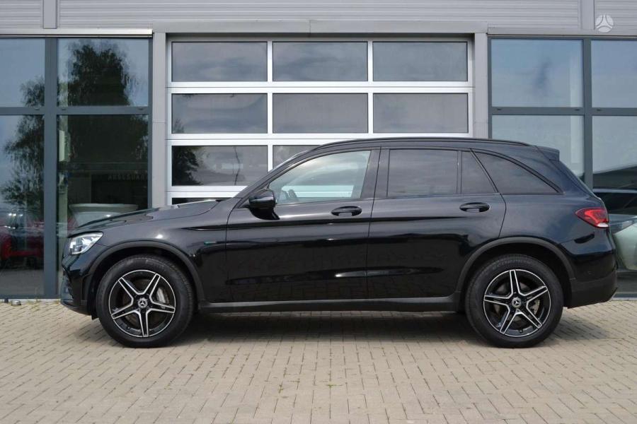 Melns Mercedes-Benz GLC 300 2021 Viļņa, ar dzinēja tilpumu 1.95 L un nobraukumu 169 tūkst. km par 30000 €, foto 8 vietnē AUTOMOTO.COM.LV
