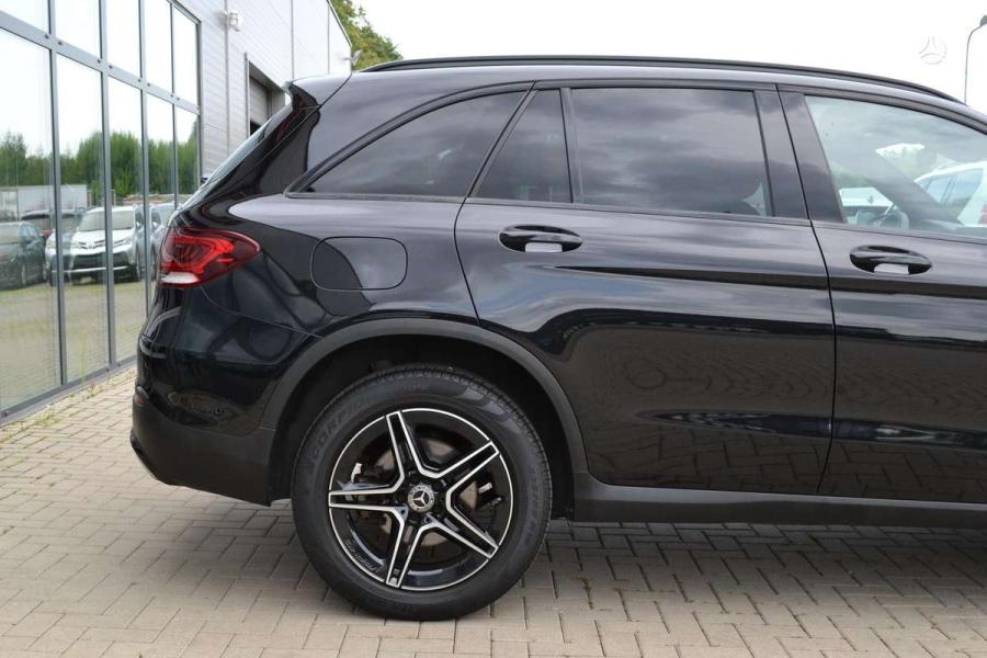 Melns Mercedes-Benz GLC 300 2021 Viļņa, ar dzinēja tilpumu 1.95 L un nobraukumu 169 tūkst. km par 30000 €, foto 16 vietnē AUTOMOTO.COM.LV