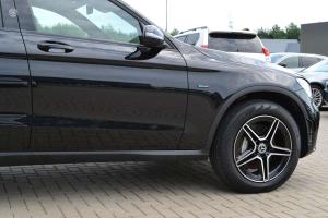 Melns Mercedes-Benz GLC 300 2021 Viļņa, ar dzinēja tilpumu 1.95 L un nobraukumu 169 tūkst. km par 30000 €, foto 17 vietnē AUTOMOTO.COM.LV