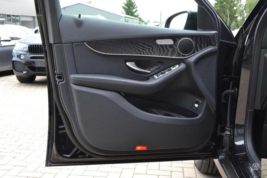 Melns Mercedes-Benz GLC 300 2021 Viļņa, ar dzinēja tilpumu 1.95 L un nobraukumu 169 tūkst. km par 30000 €, foto 25 vietnē AUTOMOTO.COM.LV