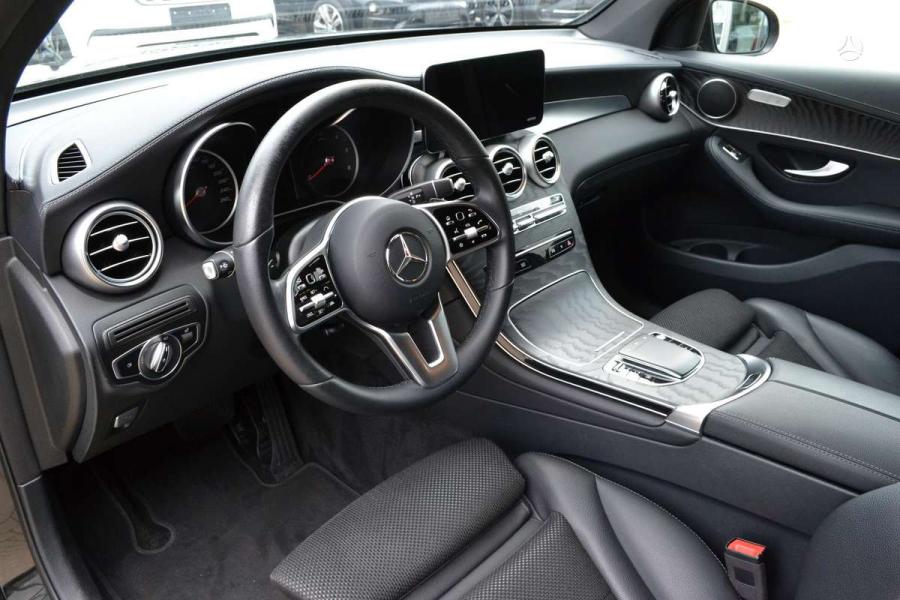 Melns Mercedes-Benz GLC 300 2021 Viļņa, ar dzinēja tilpumu 1.95 L un nobraukumu 169 tūkst. km par 30000 €, foto 29 vietnē AUTOMOTO.COM.LV