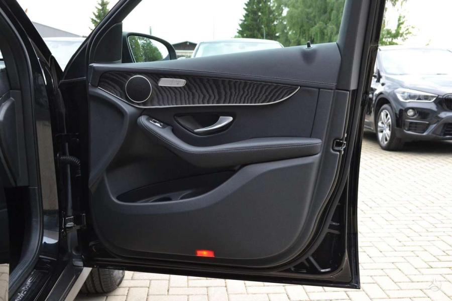 Melns Mercedes-Benz GLC 300 2021 Viļņa, ar dzinēja tilpumu 1.95 L un nobraukumu 169 tūkst. km par 30000 €, foto 37 vietnē AUTOMOTO.COM.LV