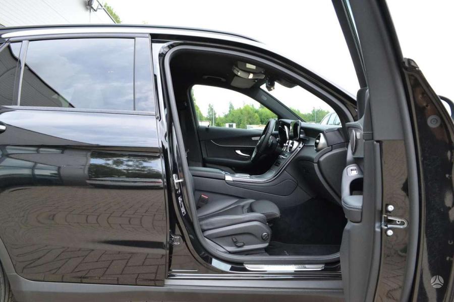 Melns Mercedes-Benz GLC 300 2021 Viļņa, ar dzinēja tilpumu 1.95 L un nobraukumu 169 tūkst. km par 30000 €, foto 38 vietnē AUTOMOTO.COM.LV