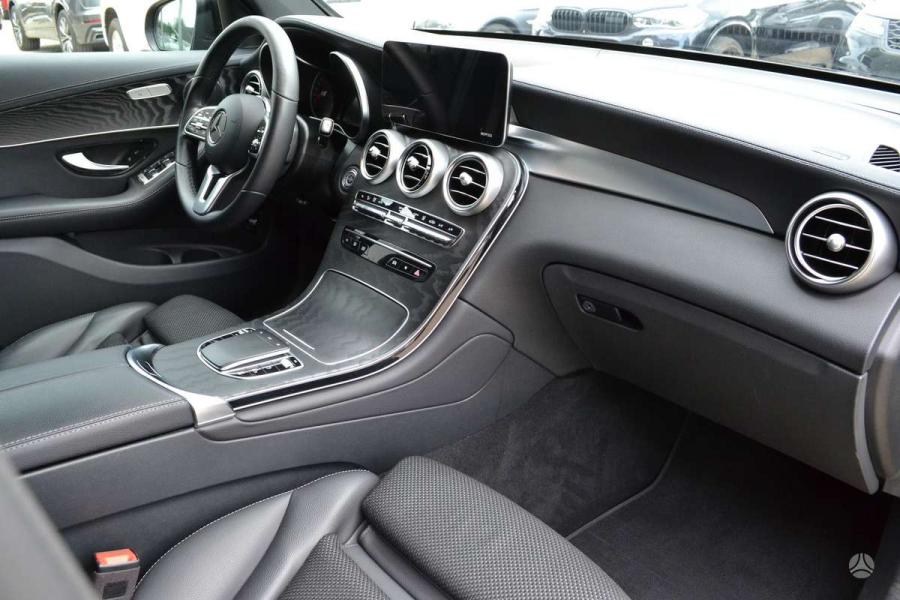 Melns Mercedes-Benz GLC 300 2021 Viļņa, ar dzinēja tilpumu 1.95 L un nobraukumu 169 tūkst. km par 30000 €, foto 39 vietnē AUTOMOTO.COM.LV