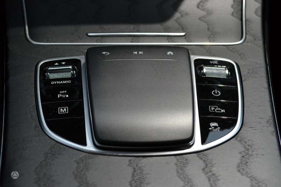 Melns Mercedes-Benz GLC 300 2021 Viļņa, ar dzinēja tilpumu 1.95 L un nobraukumu 169 tūkst. km par 30000 €, foto 50 vietnē AUTOMOTO.COM.LV