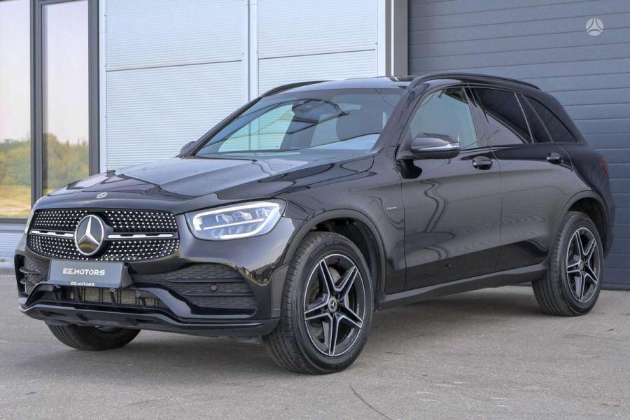 Black Mercedes-Benz GLC 300 2021 in Kaunas, with an engine capacity of 1.95 L and mileage of 187 thousand km for 28499 €, photo 7 on AUTOMOTO.COM.LV