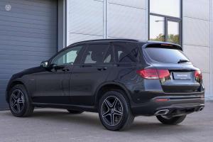 Black Mercedes-Benz GLC 300 2021 in Kaunas, with an engine capacity of 1.95 L and mileage of 187 thousand km for 28499 €, photo 9 on AUTOMOTO.COM.LV