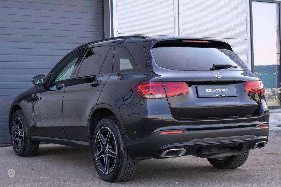 Black Mercedes-Benz GLC 300 2021 in Kaunas, with an engine capacity of 1.95 L and mileage of 187 thousand km for 28499 €, photo 10 on AUTOMOTO.COM.LV