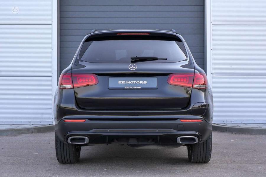 Black Mercedes-Benz GLC 300 2021 in Kaunas, with an engine capacity of 1.95 L and mileage of 187 thousand km for 28499 €, photo 11 on AUTOMOTO.COM.LV