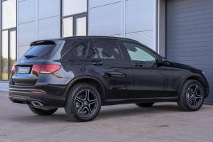 Black Mercedes-Benz GLC 300 2021 in Kaunas, with an engine capacity of 1.95 L and mileage of 187 thousand km for 28499 €, photo 13 on AUTOMOTO.COM.LV