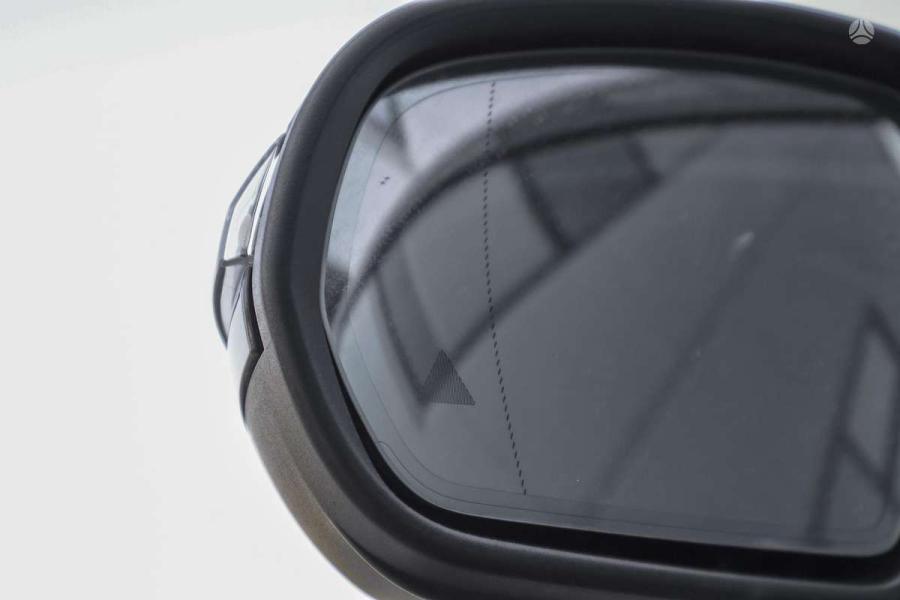 Black Mercedes-Benz GLC 300 2021 in Kaunas, with an engine capacity of 1.95 L and mileage of 187 thousand km for 28499 €, photo 19 on AUTOMOTO.COM.LV