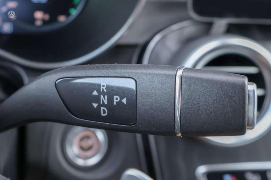Black Mercedes-Benz GLC 300 2021 in Kaunas, with an engine capacity of 1.95 L and mileage of 187 thousand km for 28499 €, photo 28 on AUTOMOTO.COM.LV