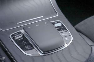Black Mercedes-Benz GLC 300 2021 in Kaunas, with an engine capacity of 1.95 L and mileage of 187 thousand km for 28499 €, photo 33 on AUTOMOTO.COM.LV
