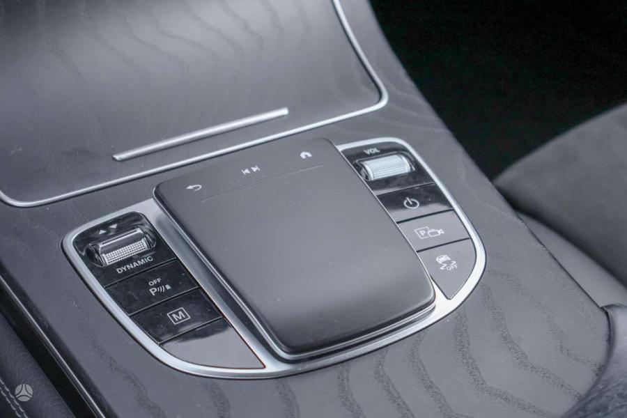Black Mercedes-Benz GLC 300 2021 in Kaunas, with an engine capacity of 1.95 L and mileage of 187 thousand km for 28499 €, photo 33 on AUTOMOTO.COM.LV