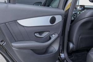 Black Mercedes-Benz GLC 300 2021 in Kaunas, with an engine capacity of 1.95 L and mileage of 187 thousand km for 28499 €, photo 44 on AUTOMOTO.COM.LV