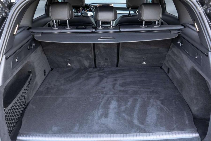 Black Mercedes-Benz GLC 300 2021 in Kaunas, with an engine capacity of 1.95 L and mileage of 187 thousand km for 28499 €, photo 55 on AUTOMOTO.COM.LV