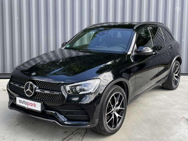 Melns Mercedes-Benz GLC 300 2021 Viļņa, ar dzinēja tilpumu 1.95 L un nobraukumu 156 tūkst. km par 35900 €, foto 1 vietnē AUTOMOTO.COM.LV