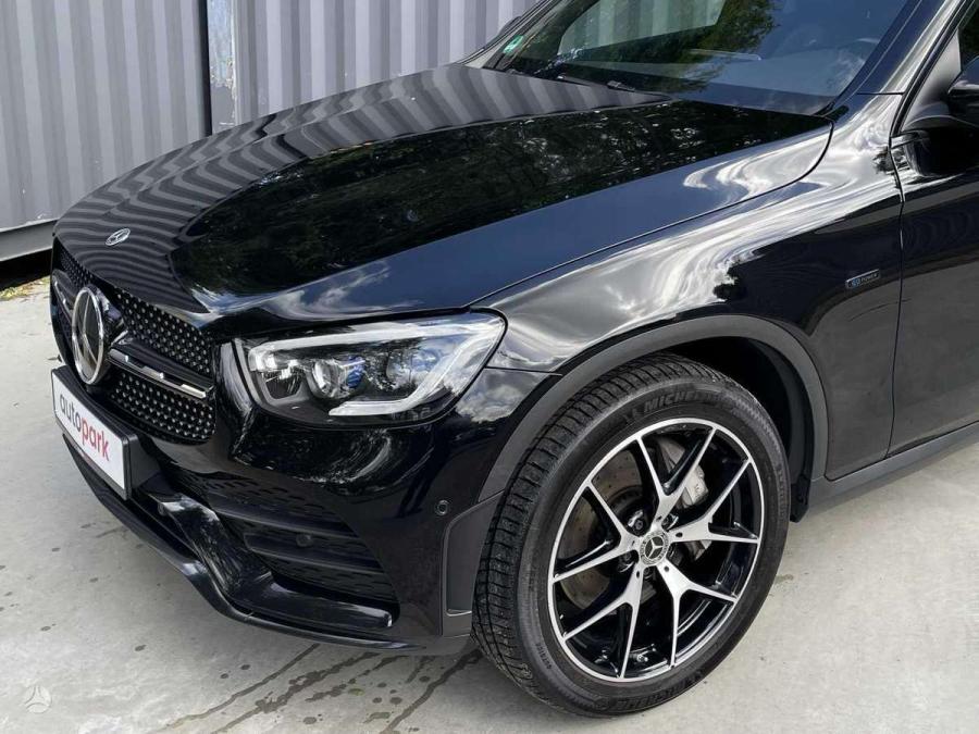 Melns Mercedes-Benz GLC 300 2021 Viļņa, ar dzinēja tilpumu 1.95 L un nobraukumu 156 tūkst. km par 35900 €, foto 3 vietnē AUTOMOTO.COM.LV