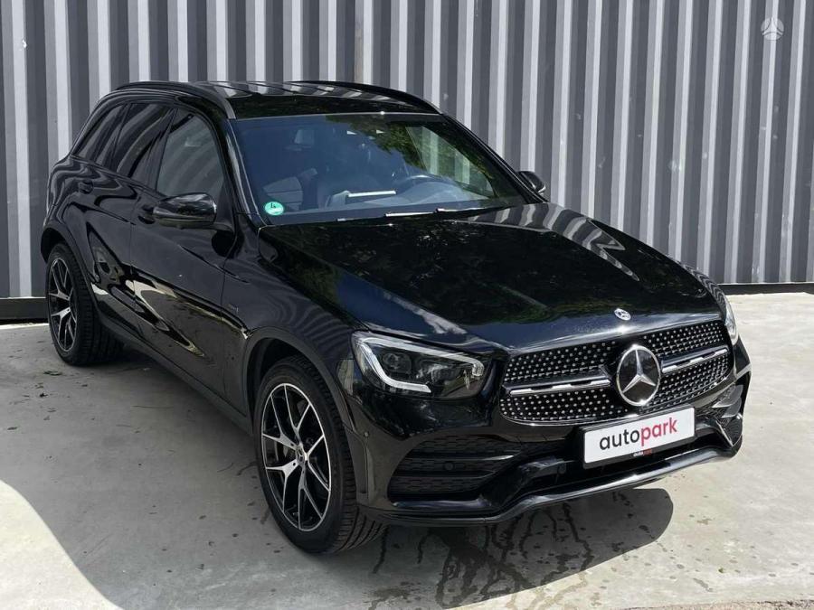 Melns Mercedes-Benz GLC 300 2021 Viļņa, ar dzinēja tilpumu 1.95 L un nobraukumu 156 tūkst. km par 35900 €, foto 4 vietnē AUTOMOTO.COM.LV