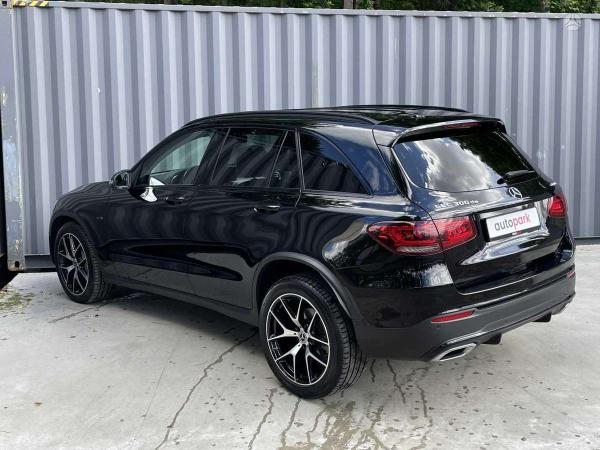 Melns Mercedes-Benz GLC 300 2021 Viļņa, ar dzinēja tilpumu 1.95 L un nobraukumu 156 tūkst. km par 35900 €, foto 6 vietnē AUTOMOTO.COM.LV