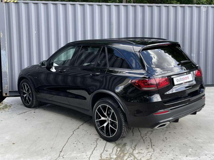 Melns Mercedes-Benz GLC 300 2021 Viļņa, ar dzinēja tilpumu 1.95 L un nobraukumu 156 tūkst. km par 35900 €, foto 7 vietnē AUTOMOTO.COM.LV