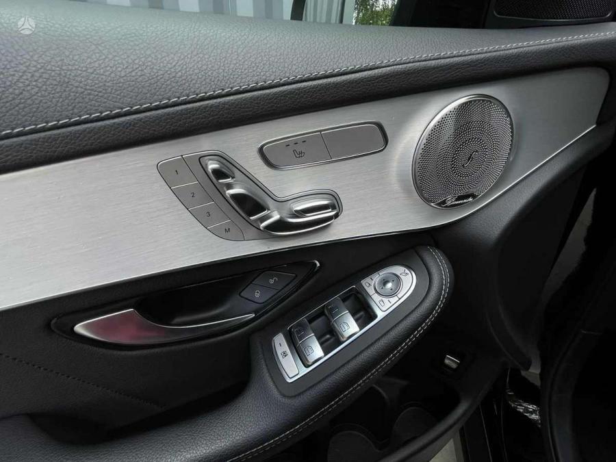 Melns Mercedes-Benz GLC 300 2021 Viļņa, ar dzinēja tilpumu 1.95 L un nobraukumu 156 tūkst. km par 35900 €, foto 23 vietnē AUTOMOTO.COM.LV