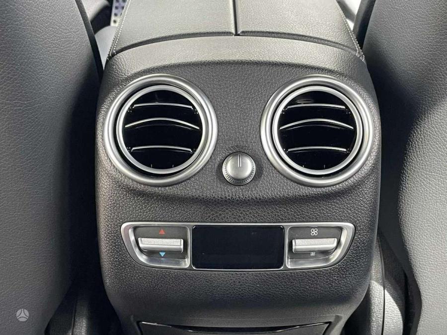 Melns Mercedes-Benz GLC 300 2021 Viļņa, ar dzinēja tilpumu 1.95 L un nobraukumu 156 tūkst. km par 35900 €, foto 25 vietnē AUTOMOTO.COM.LV