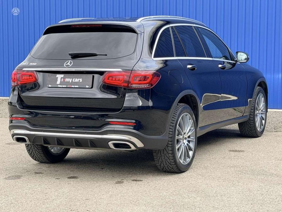 Melns Mercedes-Benz GLC 300 2021 Kauņa, ar dzinēja tilpumu 1.99 L un nobraukumu 58 tūkst. km par 32500 €, foto 3 vietnē AUTOMOTO.COM.LV