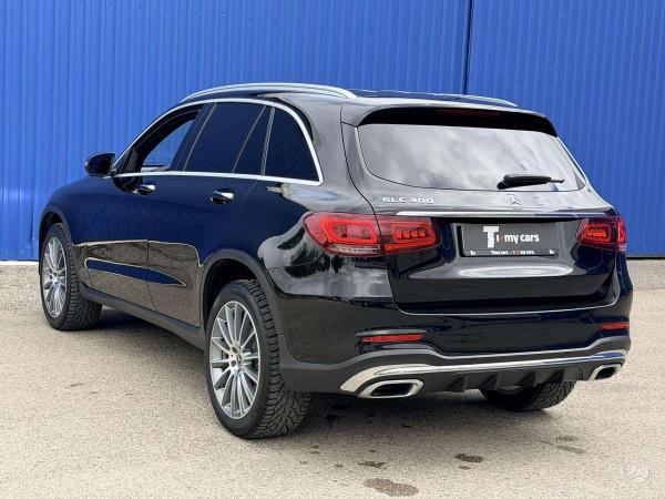 Melns Mercedes-Benz GLC 300 2021 Kauņa, ar dzinēja tilpumu 1.99 L un nobraukumu 58 tūkst. km par 32500 €, foto 3 vietnē AUTOMOTO.COM.LV