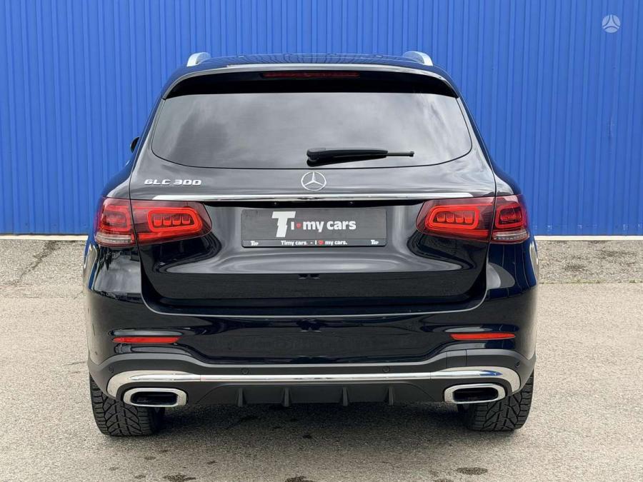 Melns Mercedes-Benz GLC 300 2021 Kauņa, ar dzinēja tilpumu 1.99 L un nobraukumu 58 tūkst. km par 32500 €, foto 5 vietnē AUTOMOTO.COM.LV