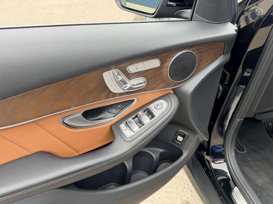 Melns Mercedes-Benz GLC 300 2021 Kauņa, ar dzinēja tilpumu 1.99 L un nobraukumu 58 tūkst. km par 32500 €, foto 18 vietnē AUTOMOTO.COM.LV