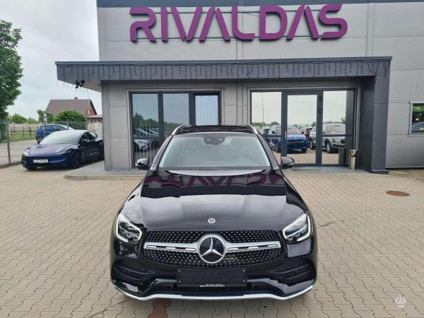 Black Mercedes-Benz GLC 300 2021 in Siauliai, with an engine capacity of 1.99 L and mileage of 80 thousand km for 35990 €, photo 1 on AUTOMOTO.COM.LV